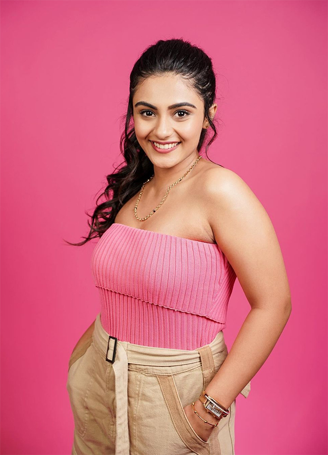 ఈ బ్యూటీ చాలా క్యూటీ..అందంతో పిచ్చెక్కిస్తోంది నయన్ సారిక 'ఆయ్'(ఫొటోలు) | AAY Movie Actress ...